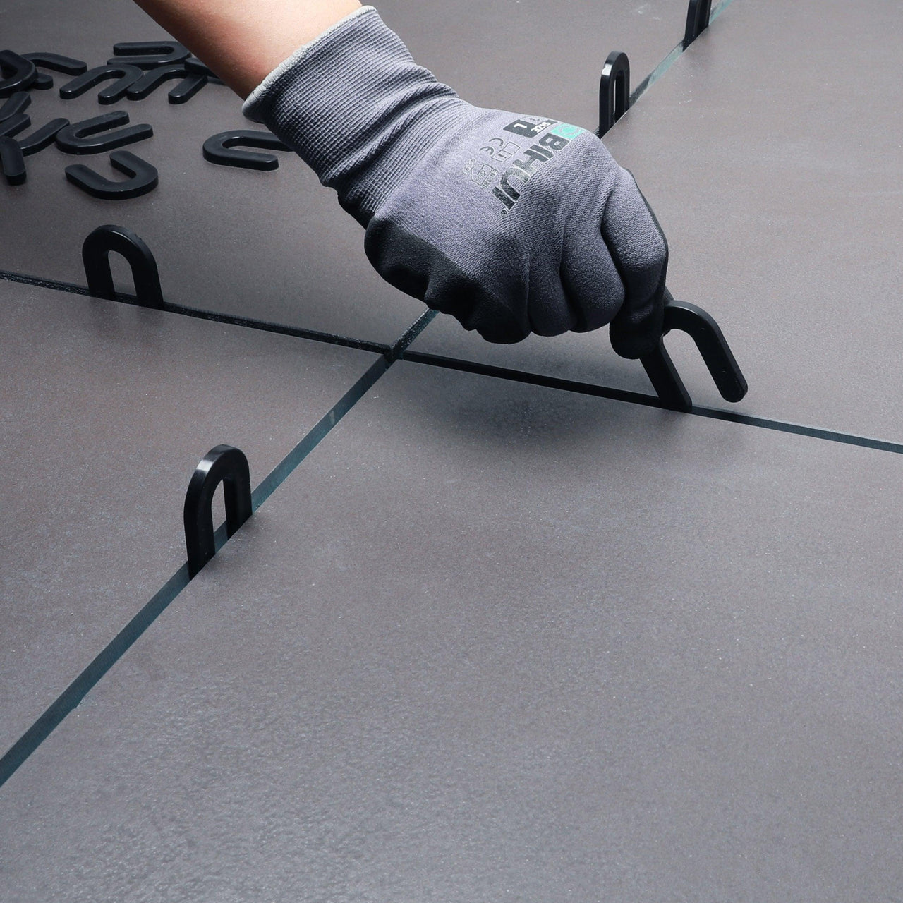 UNIFORM™ Horseshoe Shim - Reptile Tools Canada | Tiling Solutions ...